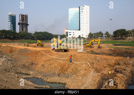 Dhaka, Bangladesh. Bangladeshi construction labors work on a new high ...
