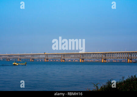 Godavari river bridge, Rajahmundry, Andhra Pradesh, India, Asia Stock ...