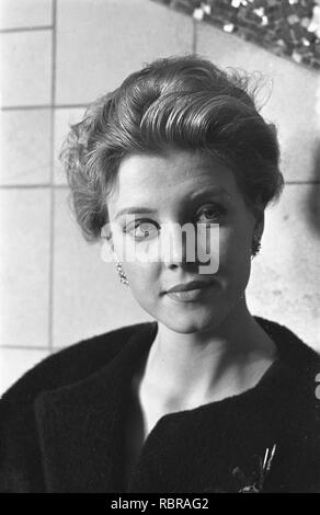 Aankomst van Corine Rottschäfer (miss World 1959) op Schiphol ...