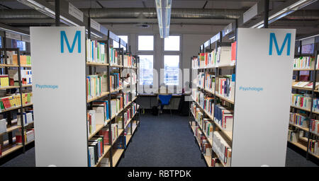 Hamburg, Germany. 11th Jan, 2019. View into a department of the central ...