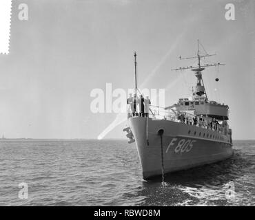 Aankomst in Den Helder van Hr. Ms. fregat Van Speijk. Schegbeeld De ...