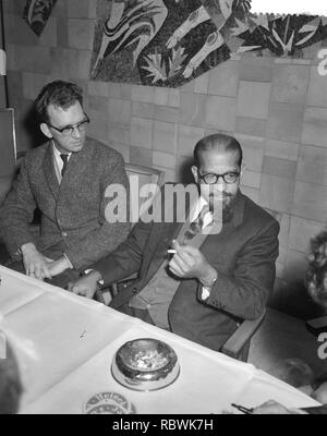 Aankomst van de oppositieleider van Curacao dr. mr. Da Costa Gomez op ...