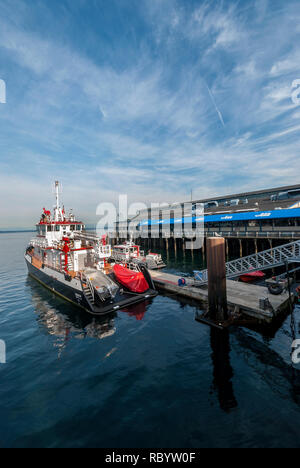 Seattle Fire Department Fireboat Leschi docked at Fire Station 5 with ...