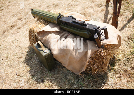 WWI Maxim machine gun with ammunition Stock Photo - Alamy