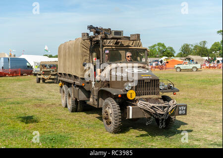 WW2 U.S. Army GMC CCKW 2½-ton 6x6 cargo truck with winch and machine ...