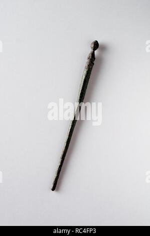 Needle Roman. Needle. Roman. Bronze. Bronzes Stock Photo - Alamy