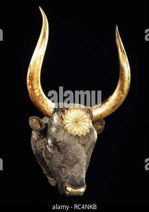 Mycenaean art. Greece. Silver rhyton as head of a bull with golden ...
