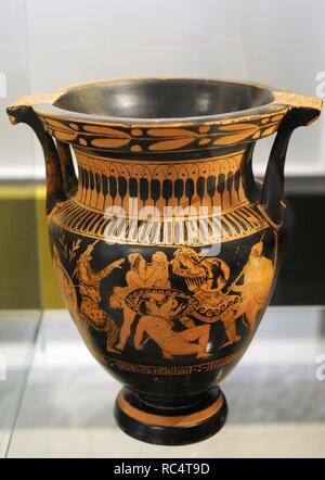 Greek warrior fighting Amazons, the female warriors . 8th-5th century ...