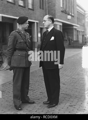 Afscheid van Commandant J.H.A.K. Gualtherie van Weezel van het Corps ...