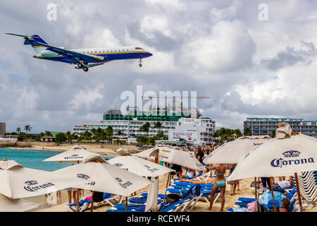 Bombardier BD-700-1A11 Global 5000 M-AJWA of A.J. Walter (Aviation) Ltd ...
