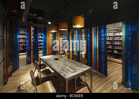 Basement reading room with wooden flooring and bookshelves. Deichman ...