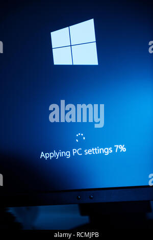 Installation of Microsoft Windows 10 Stock Photo - Alamy