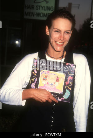 Jamie Lee Curtis, Bookstore appearance and reading from her book IÕM ...