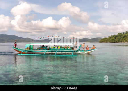 Dec 23,2018 Bangka Boat moving into hopping tour area at Port Barton ...