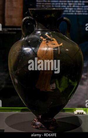 Amphore citharôde spectateur Stock Photo - Alamy