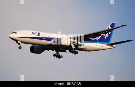 ANA B777 haneda Stock Photo - Alamy