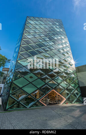 Prada showroom in Aoyama Tokyo Japan Building design by architects ...