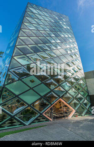 Prada showroom in Aoyama Tokyo Japan Building design by architects ...