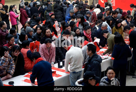 Calligraphers write Spring couplets to people in Haikou City ...