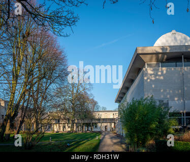 The gardens and buildings of women-only Murray Edwards College ...