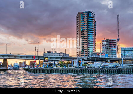 ROTTERDAM - THE head of the south with the Erasmus bridge ROBIN UTRECHT ...