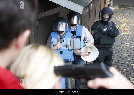 Police Armed Response Unit officer with gun, Britain UK Stock Photo - Alamy