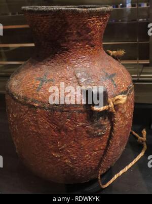 Apache basket (water jar), late 1800s, Heard Museum Stock Photo - Alamy