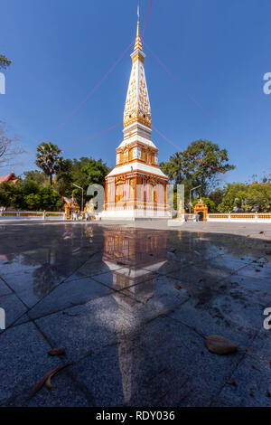 Backlit image, sunrise, pagoda, Thai temple, Buddhist religion, bright ...