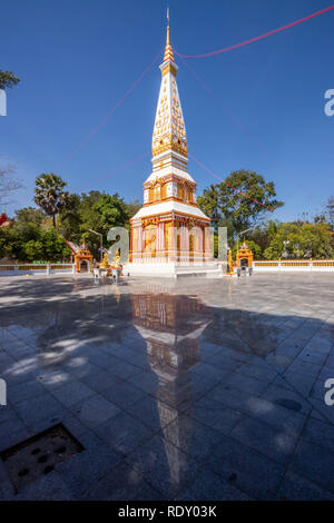 Backlit image, sunrise, pagoda, Thai temple, Buddhist religion, bright ...