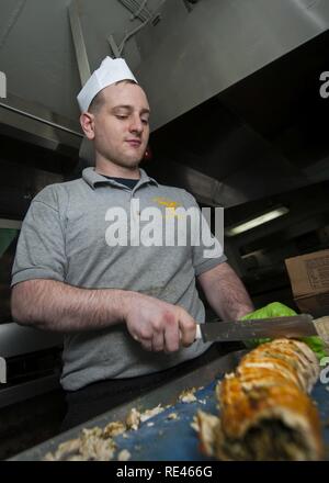 PACIFIC OCEAN (Nov. 17, 2016) Petty Officer 3rd Class Deondre Frisson ...