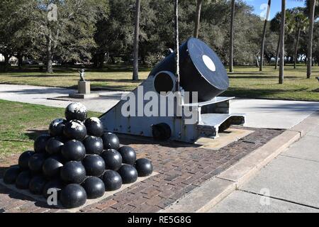 Civil war era 13 inch mortar in Battery Park Charleston South Carolina ...