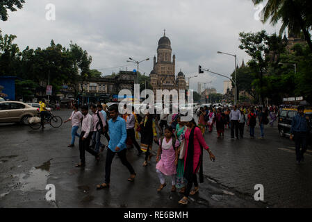 Daily street life in Mumbai Bombay in Maharashtra in India in South ...