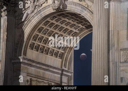 Milan, Italy. 21st January, 2019. Lunar eclipse over Milan, Italy. Credit: LaPresse/Alamy Live ...