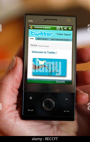 Use of mobile phone online Stock Photo - Alamy