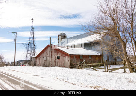 Rural midwest farm in sub zero temperatures and snow Stock Photo - Alamy