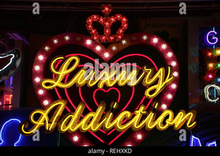 Luxury Addiction, création de Chris Bracey pour son fils Marcus, God's ...