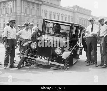 VINTAGE CAR CRASH 1920’s Auto Wreck in Washington D.C, 1921. 1. “Auto ...
