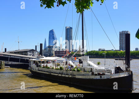 Bar on a boat by Victoria Embankment, Thames River, London, United ...