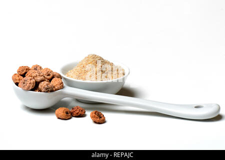 Erdmandeln und Erdmandelmehl, Cyperus esculentus Stock Photo - Alamy