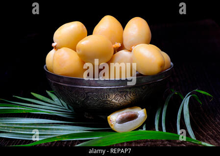 fresh dates, Bahri dates, from Namibia Stock Photo - Alamy