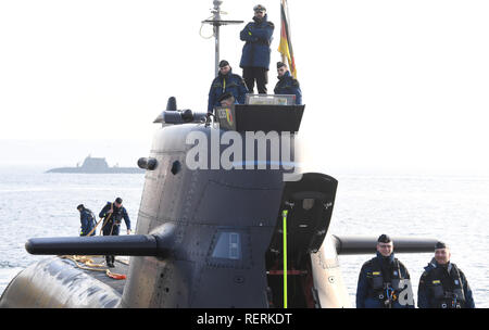 German submarine crew in the harbour of Cadiz, 1917 Stock Photo ...