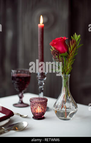 Table for event with flower vases, towels and wine glasses Stock Photo ...