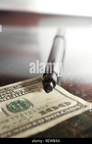 Counterfeit money testing pen Stock Photo - Alamy