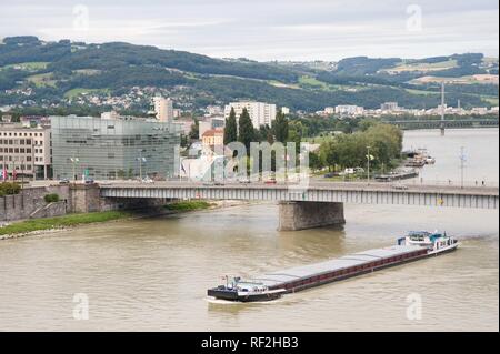 Österreich, Linz, Donau, Stadtpanorama - Austria, Linz, Danube ...