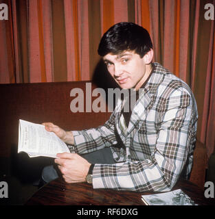 GENE PITNEY US pop singer marries his wife Lynne in 1966 while ...