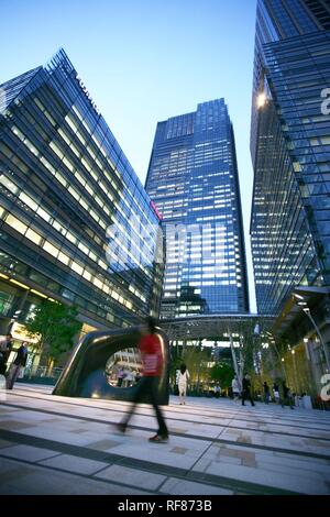 The tower of Tokyo Midtown building (a shopping, office and residential ...