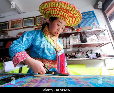 Hunan, Hunan, China. 24th Jan, 2019. Hunan, CHINA-Women make ...