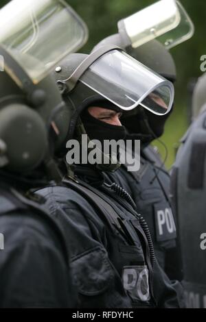 O SWAT team of German Police special forces at a abseiling exercise ...