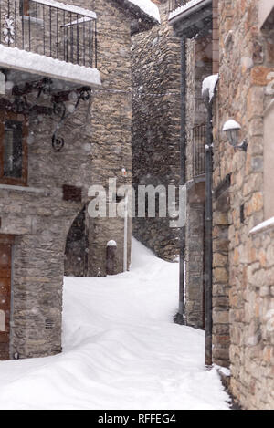 Canillo, Andorra : 2019 Janaury 23 : Snowy sunrise in the town of ...
