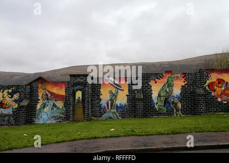 Peace walls and murals Belfast 2018. UVF mural which once showed gunmen ...